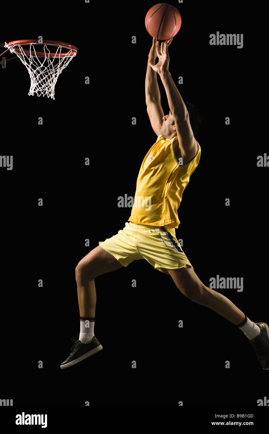 Basketball player shooting the basket Stock Photo - Alamy