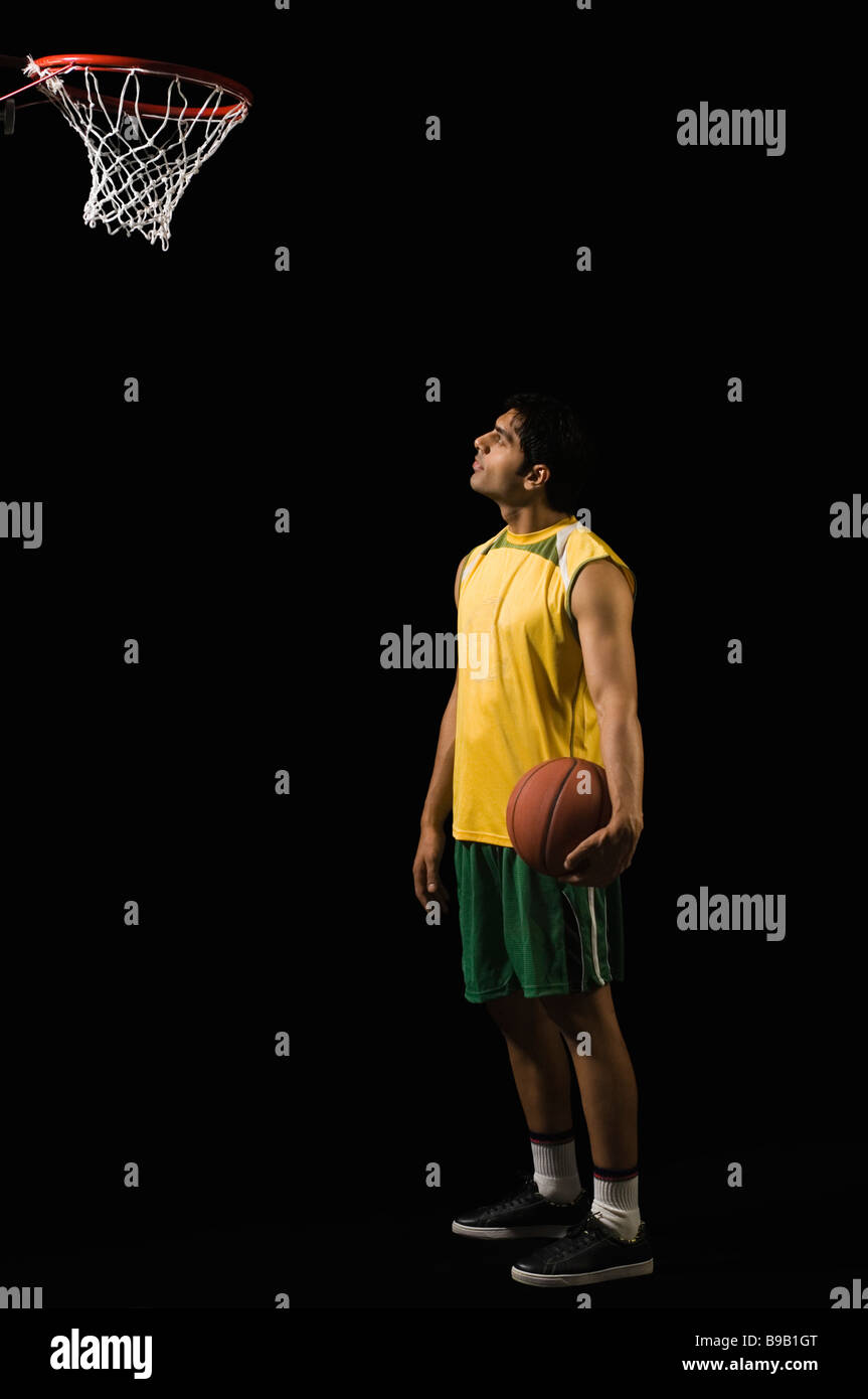 Man looking at a basketball hoop Stock Photo - Alamy