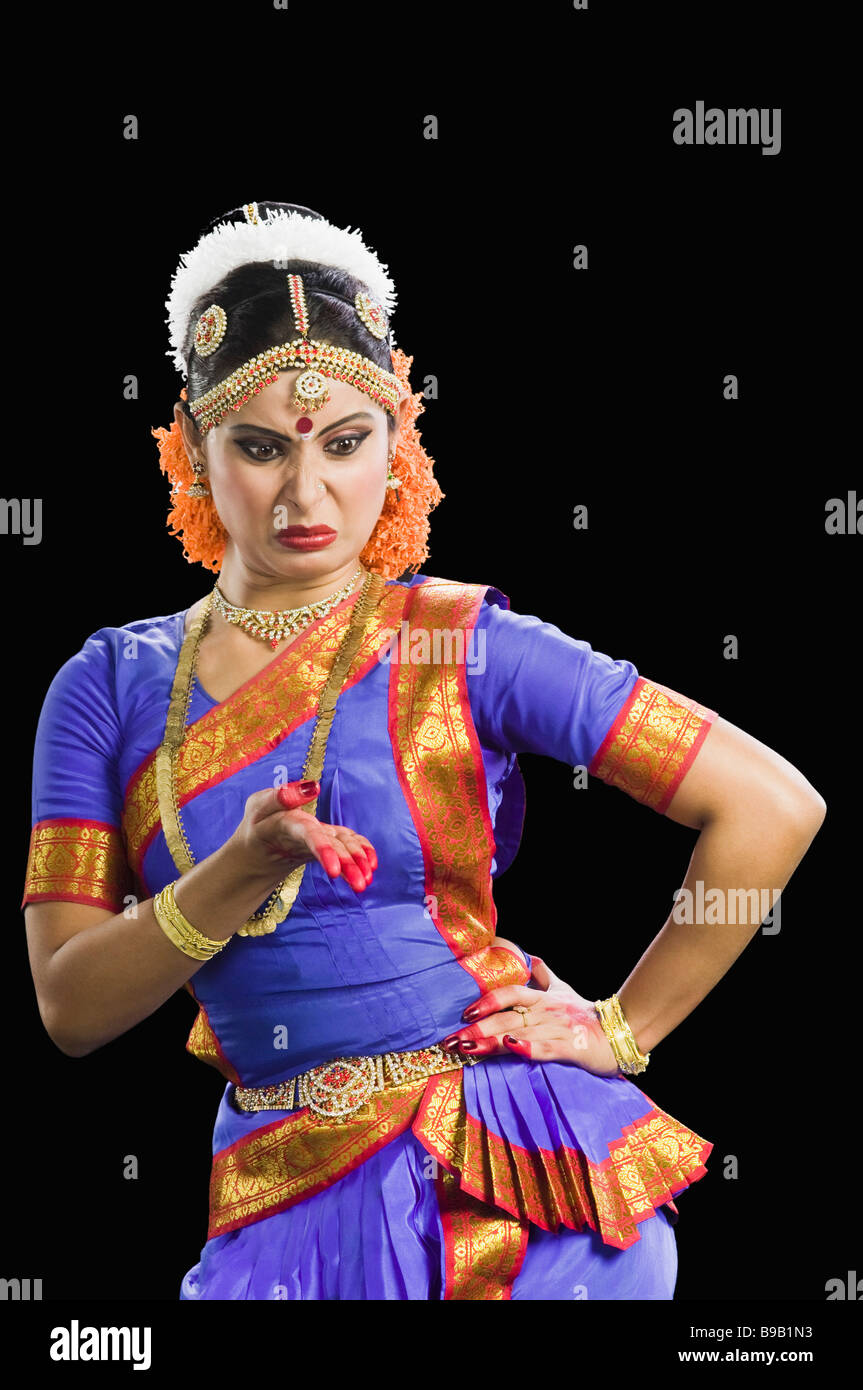 South indian woman performing bharatnatyam hi-res stock photography and ...