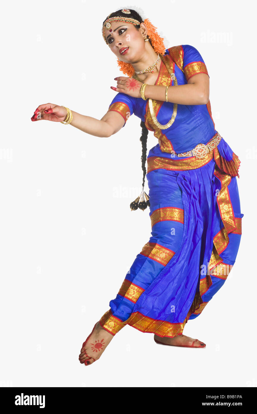 Full length bharatanatyam classical dancer hi-res stock photography and ...