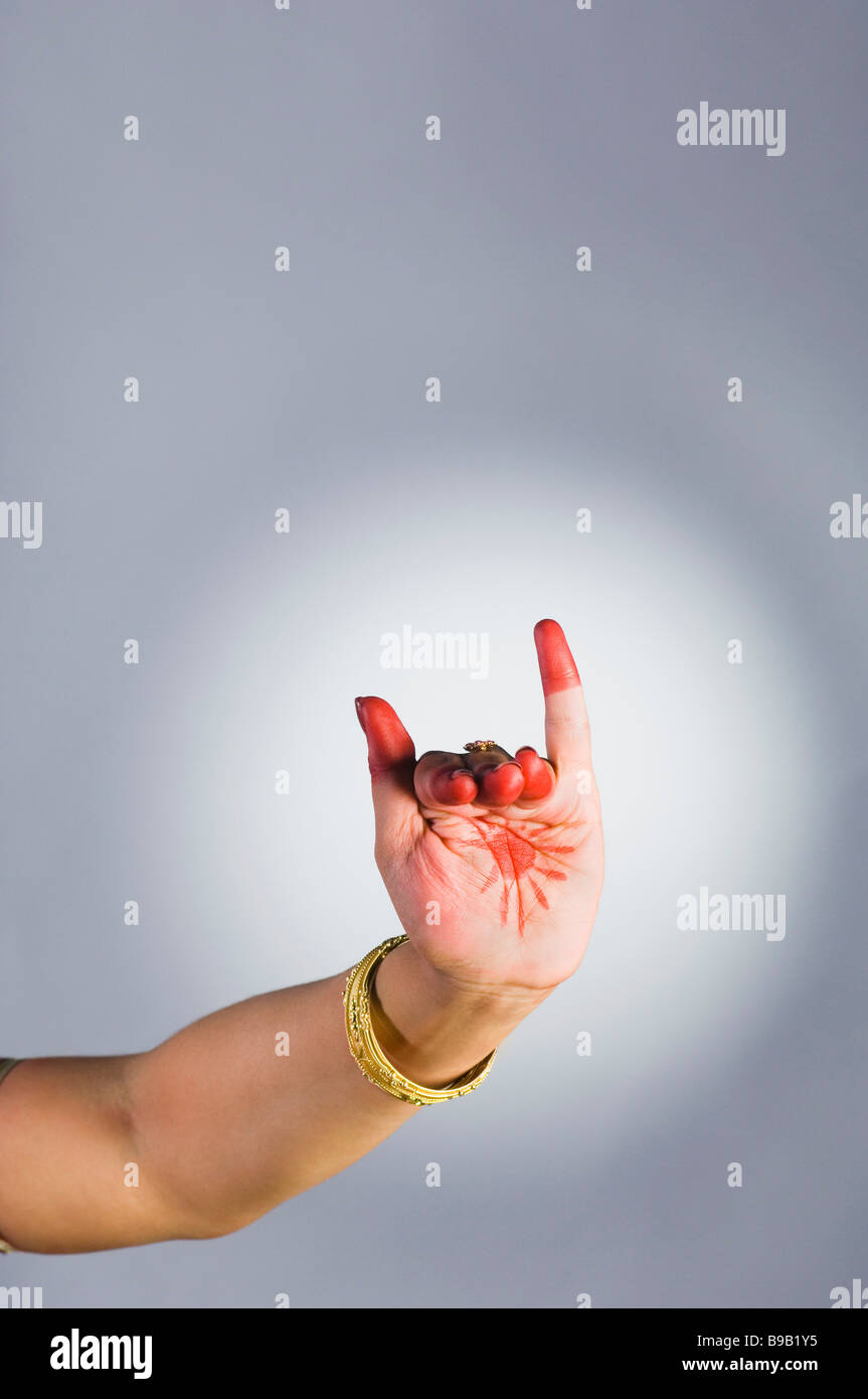 Woman performing Mrigashirsha mudra of Bharatnatyam Stock Photo - Alamy
