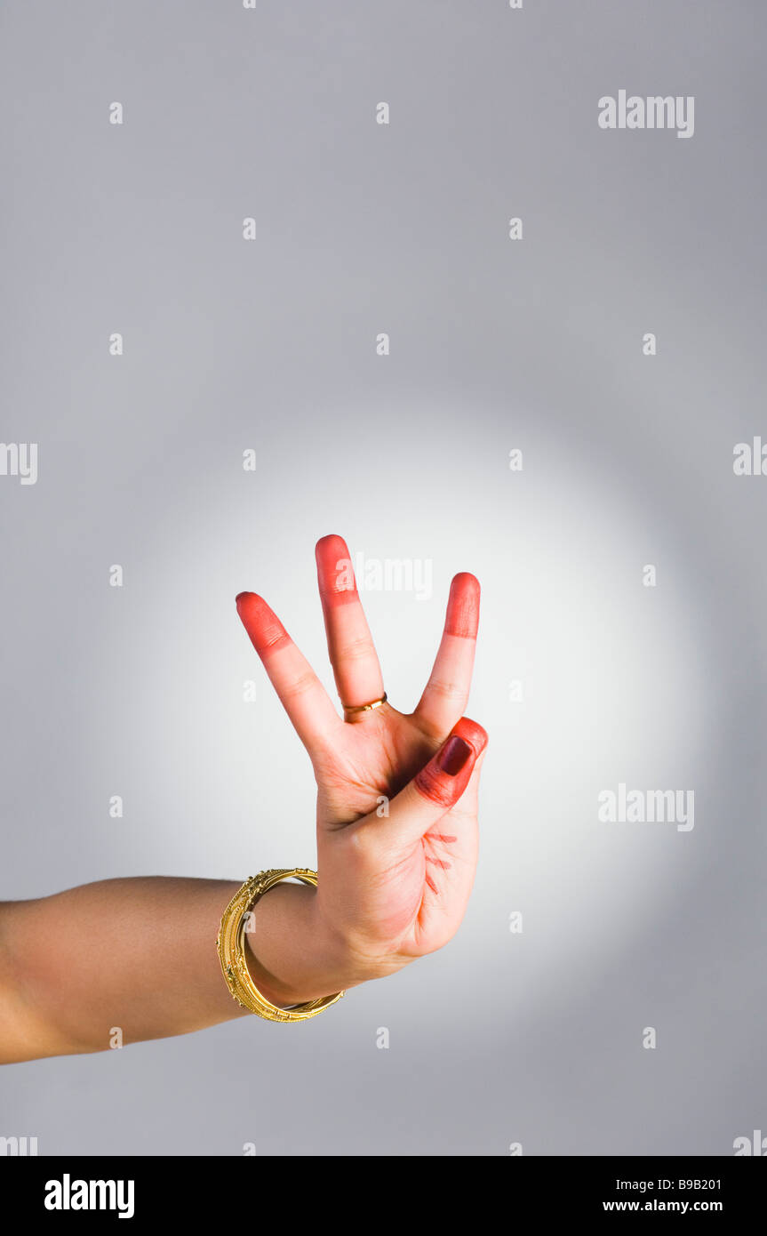Indian Woman performing Trisula mudra of Bharatnatyam Stock Photo - Alamy