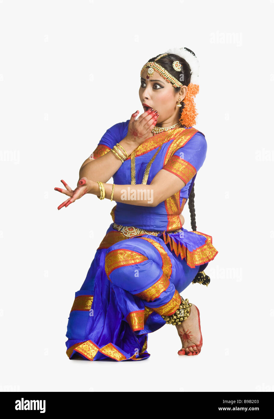 Female dancer performing indian traditional hi-res stock photography ...