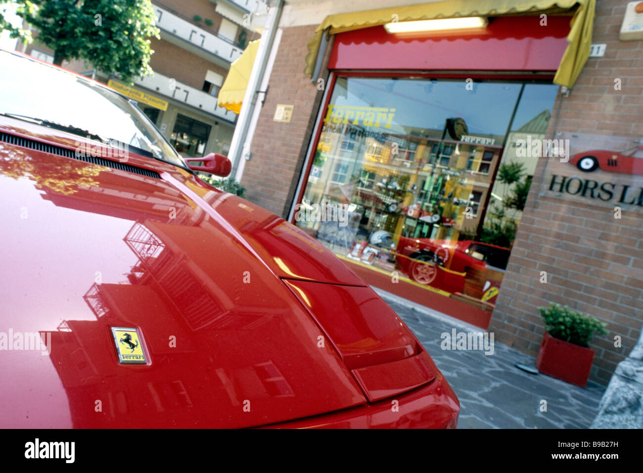 Ferrari store maranello italy hi-res stock photography and images - Alamy