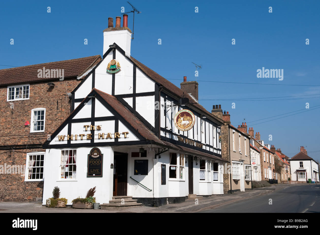 The white hart pub hi-res stock photography and images - Alamy