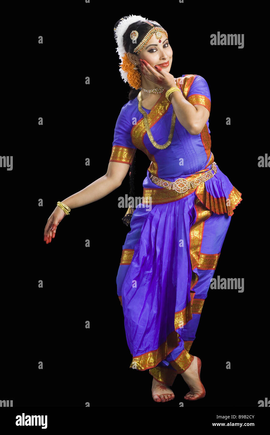 Full length bharatanatyam classical dancer hi-res stock photography and ...