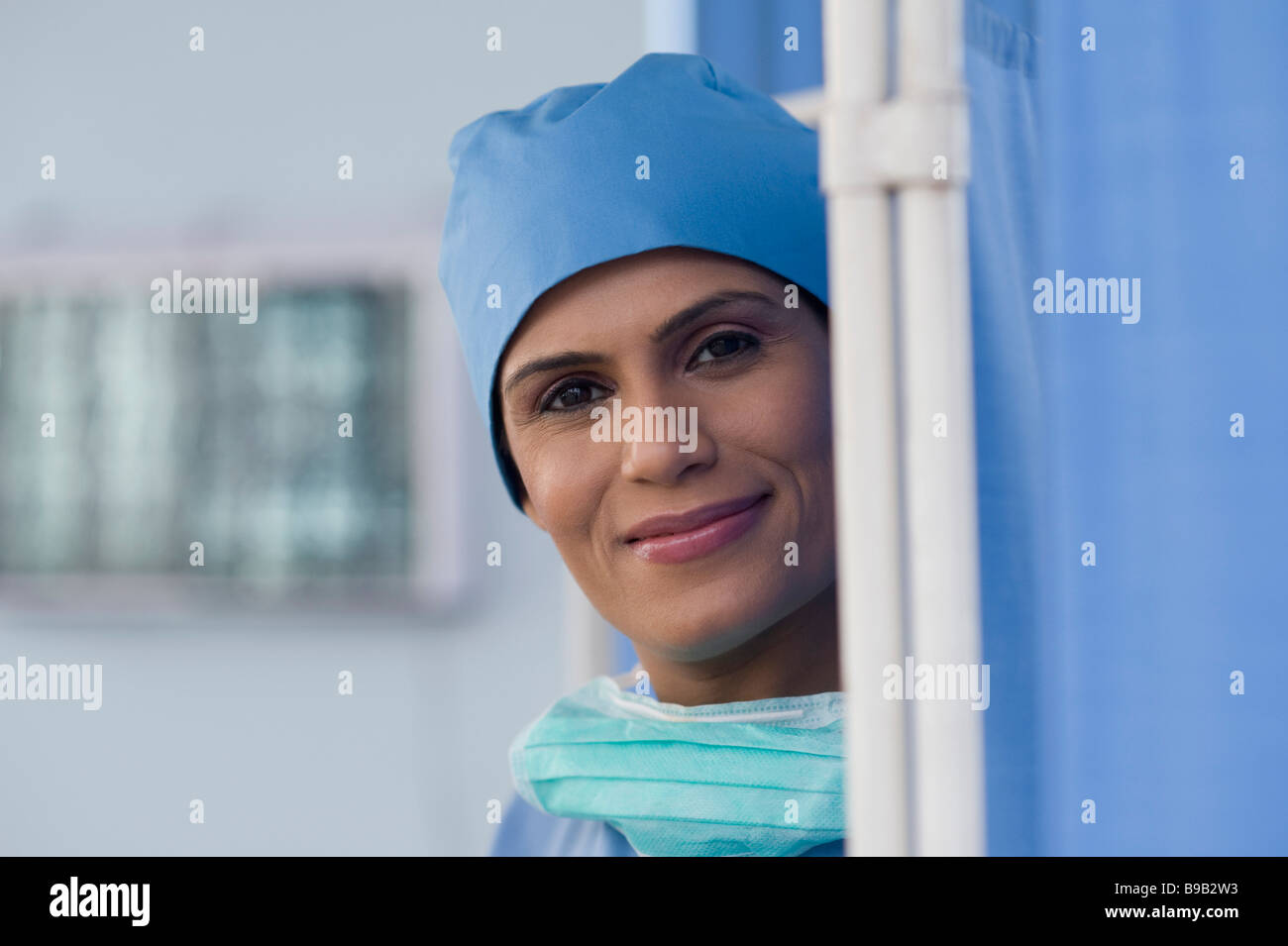 Portrait of a female surgeon smiling Stock Photo - Alamy
