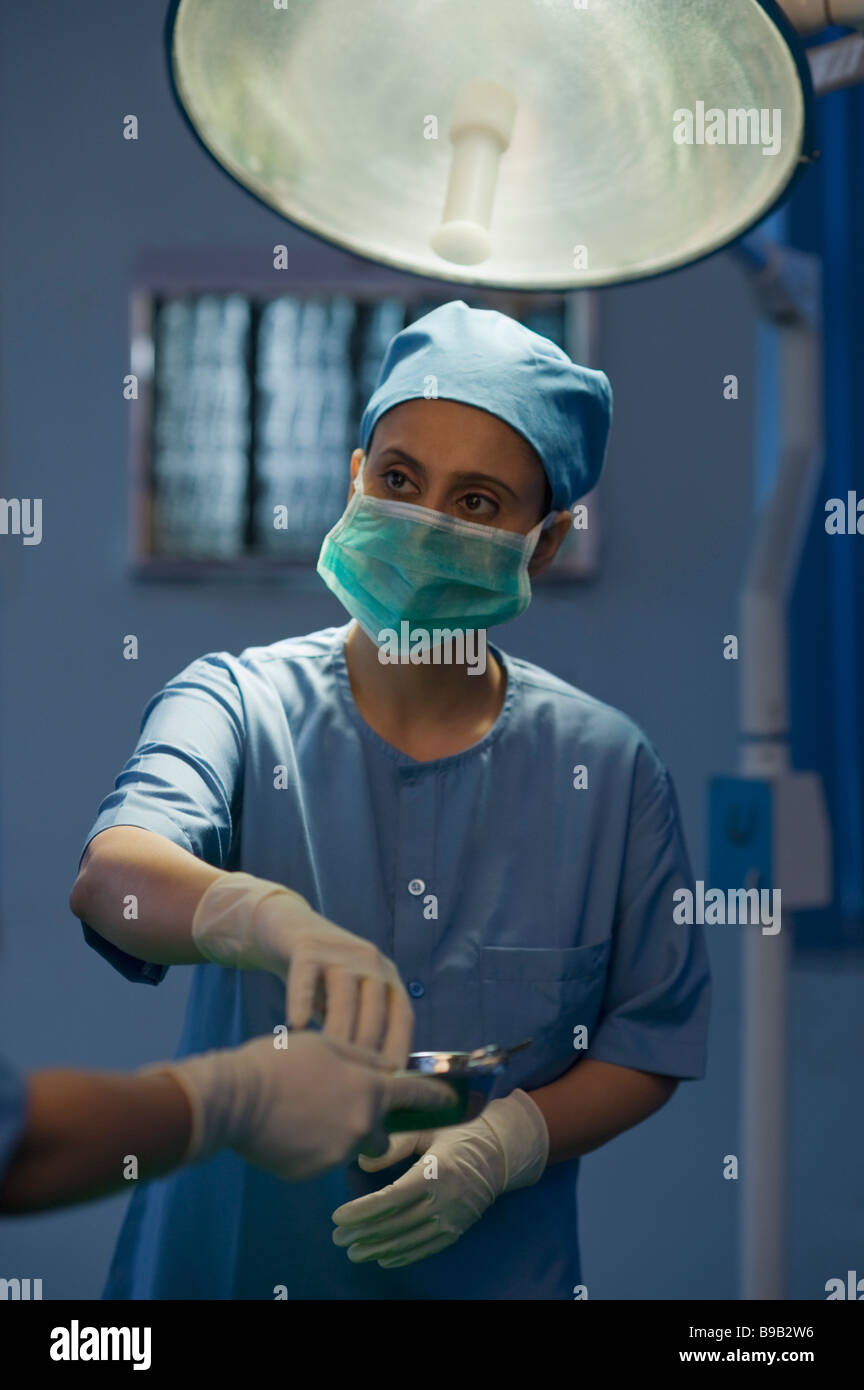 Female surgeons performing surgery in an operating room Stock Photo - Alamy