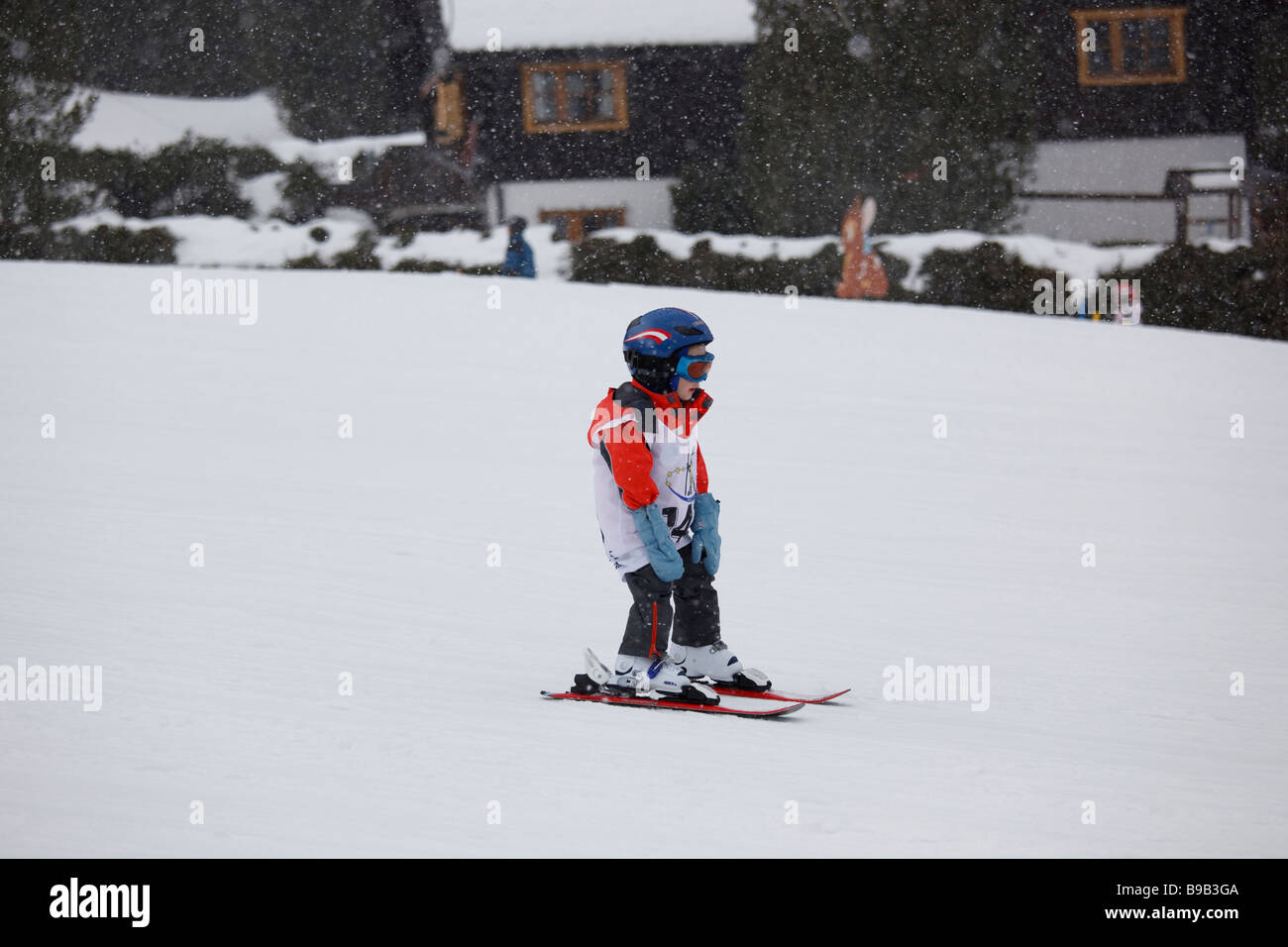 little boy at his first skiing race Stock Photo - Alamy