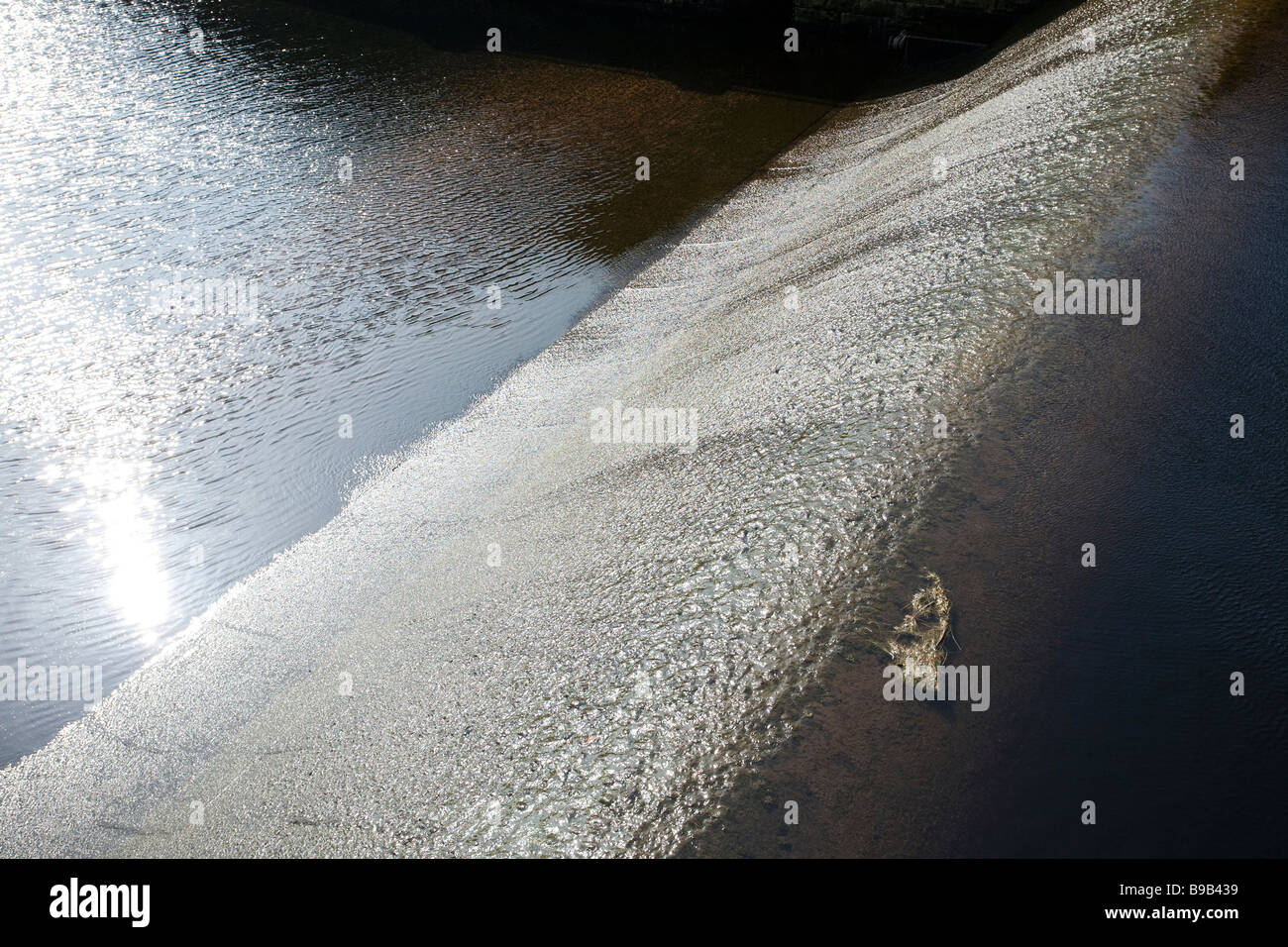 Water running over a small dam hi-res stock photography and images - Alamy