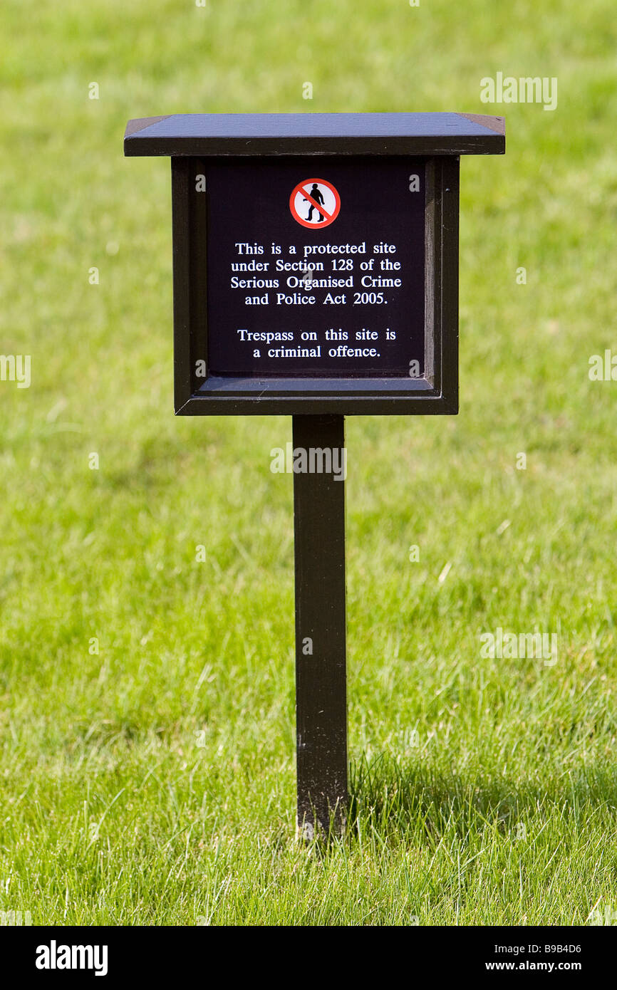 Windsor castle sign hi-res stock photography and images - Alamy