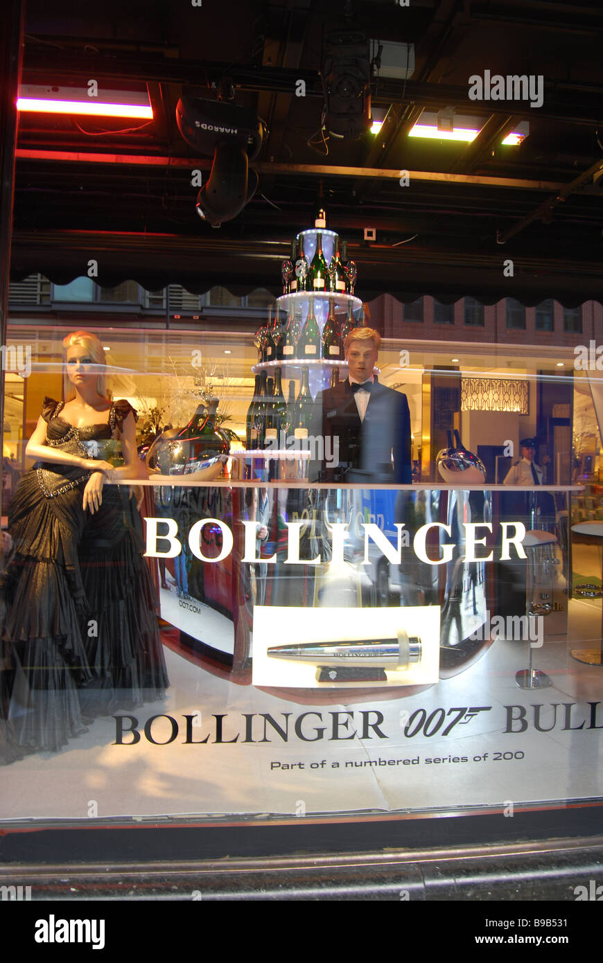 James Bond Quantum of Solace Harrods Window dummy Stock Photo - Alamy