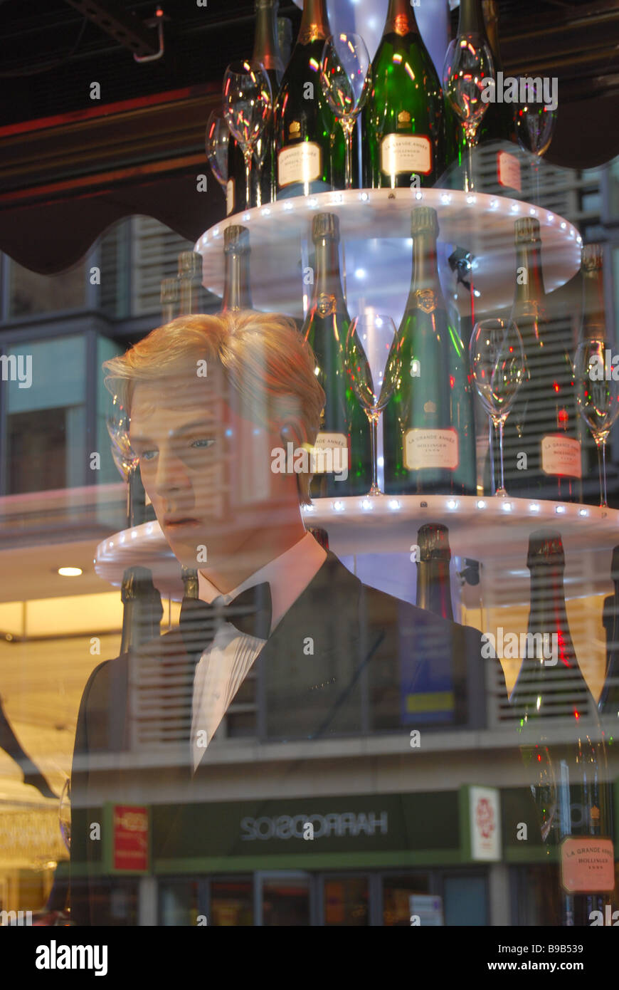 James Bond Quantum of Solace Harrods Window dummy Stock Photo - Alamy