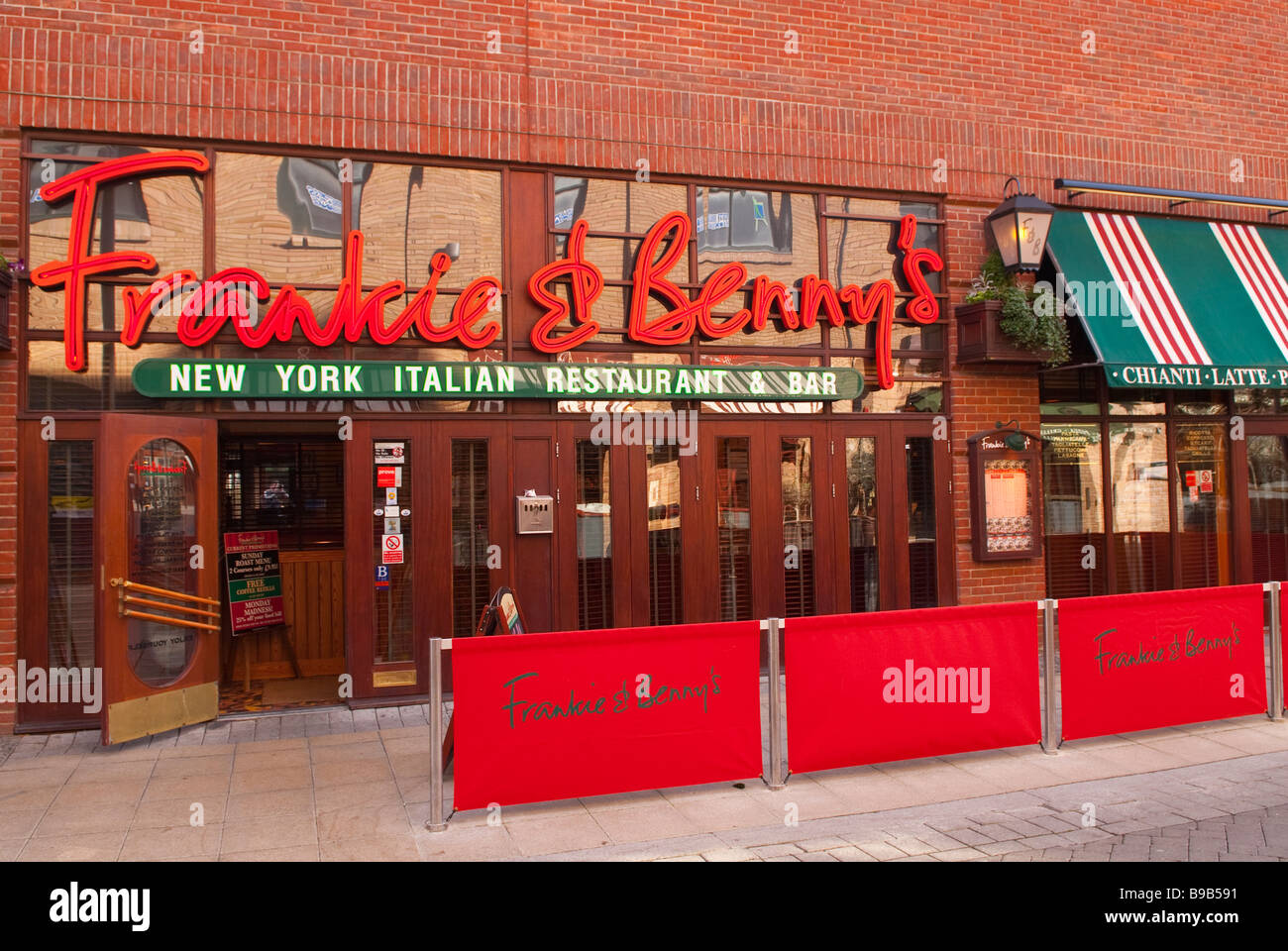 New york italian restaurant uk hi-res stock photography and images - Alamy