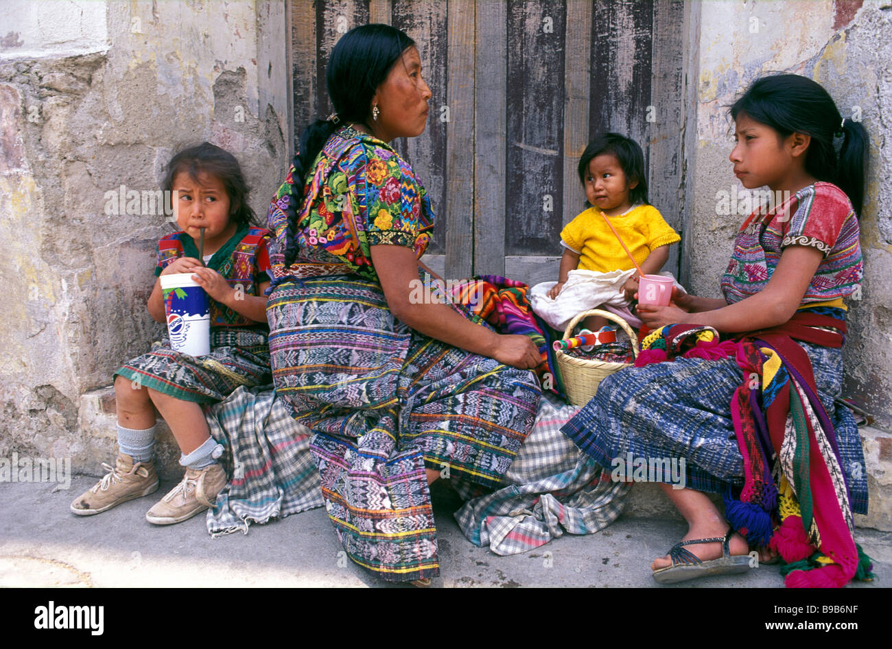 A Mayan indian family having lunch on market day in Antigua Stock Photo ...