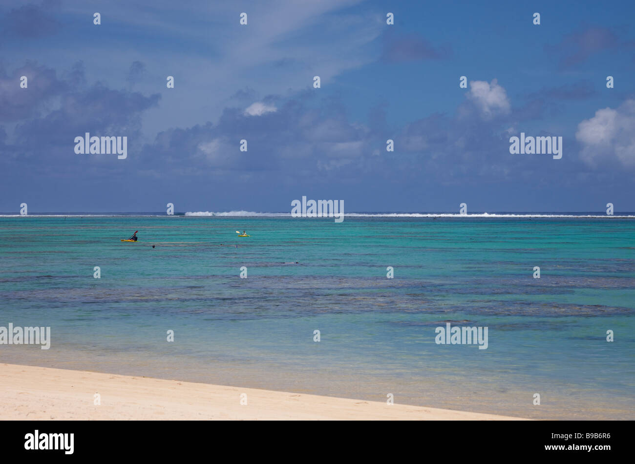 Titikaveka Lagoon with Tourists - Rarotonga, Cook Islands, Polynesia ...