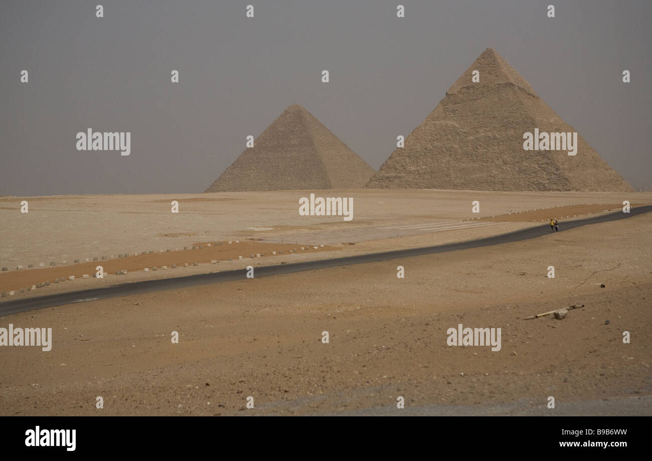 Temples of gize hi-res stock photography and images - Alamy