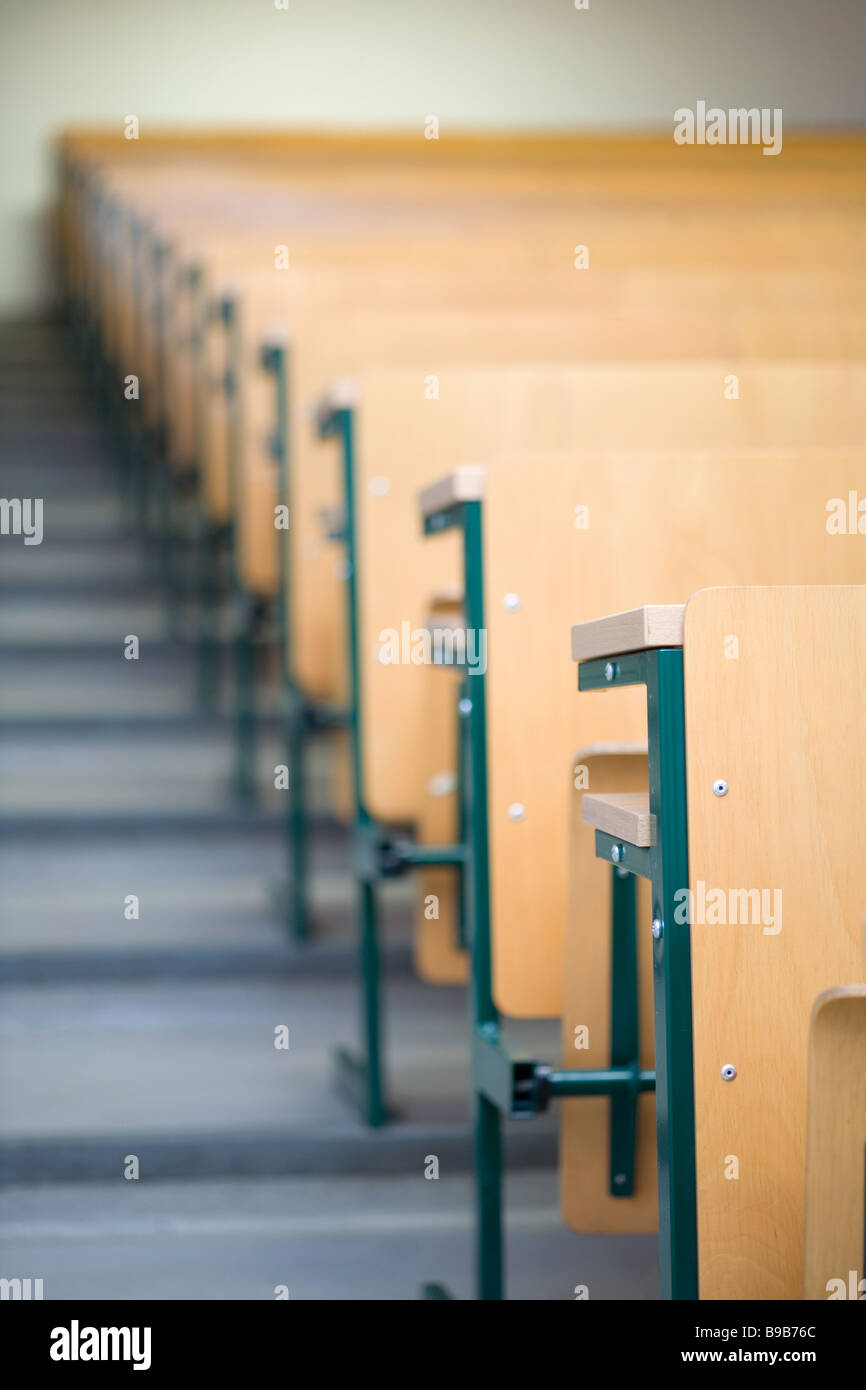 empty desks in the school classroom Stock Photo - Alamy