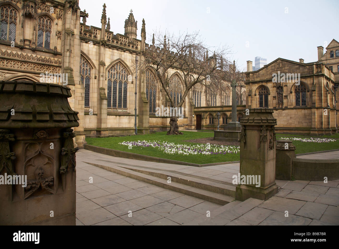 Manchester cathedral gardens hi-res stock photography and images - Alamy