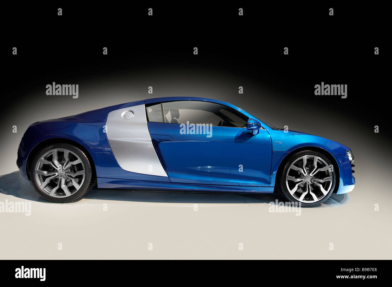 Blue audi hi-res stock photography and images - Alamy