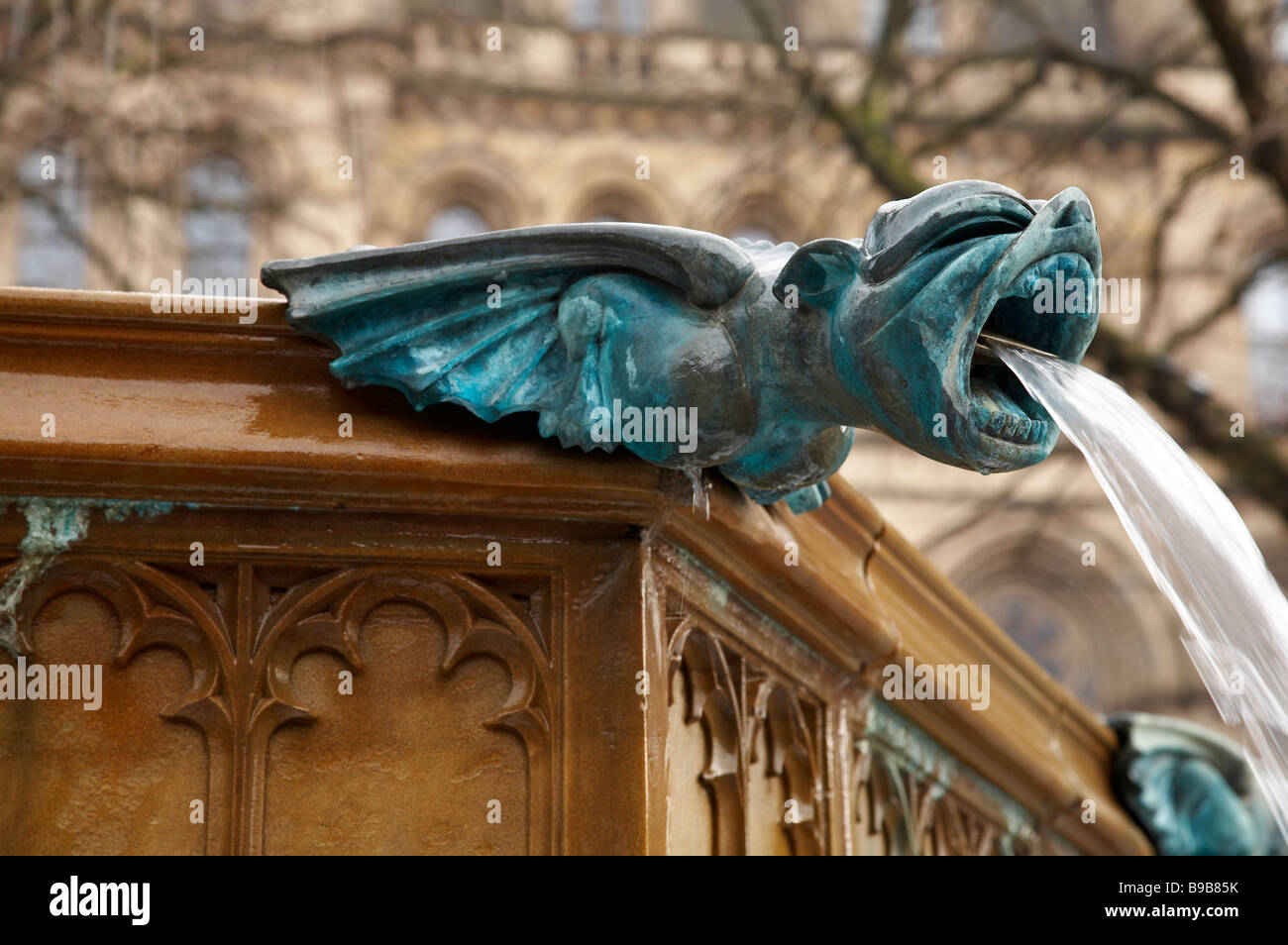 Gargoyle water fountain hi-res stock photography and images - Alamy