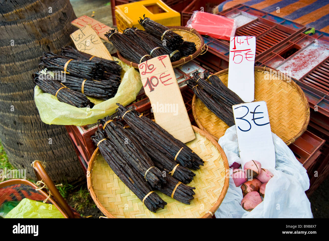 Bourbon vanilla la reunion hi-res stock photography and images - Alamy