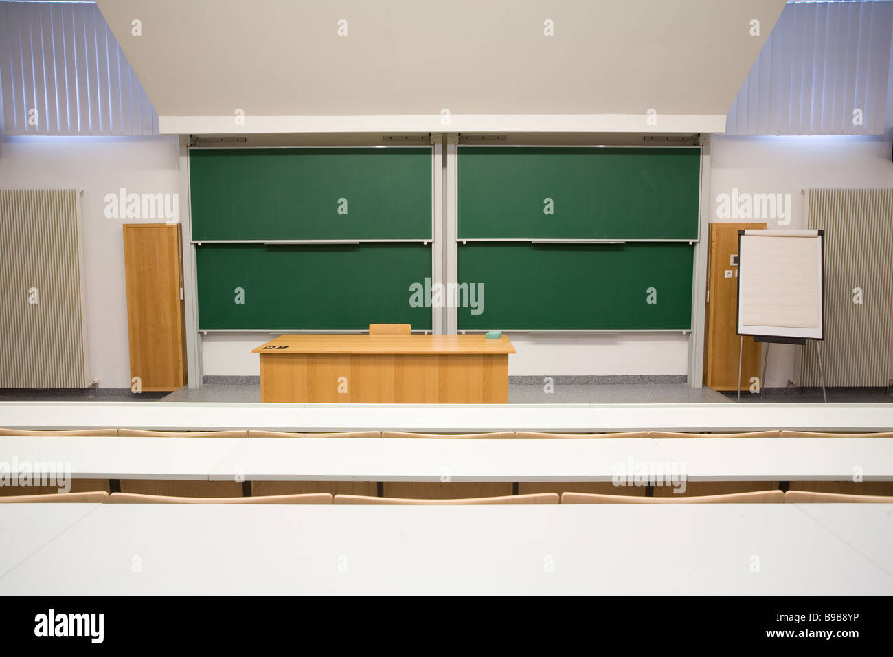 Classroom empty white board hi-res stock photography and images - Alamy