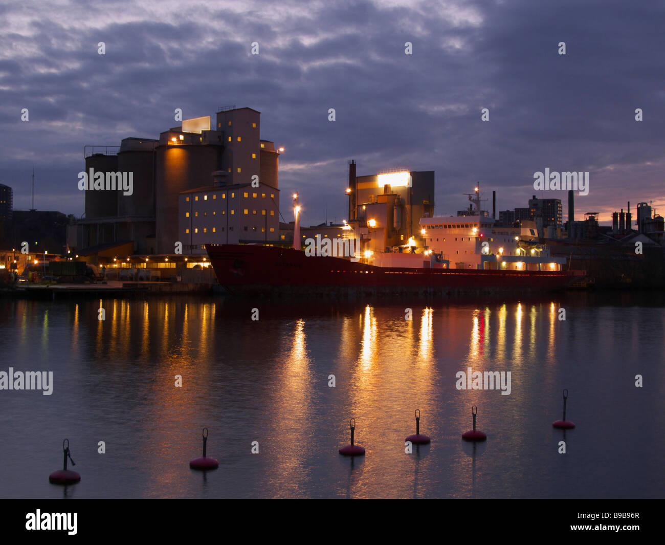 Night in the harbour Stock Photo - Alamy
