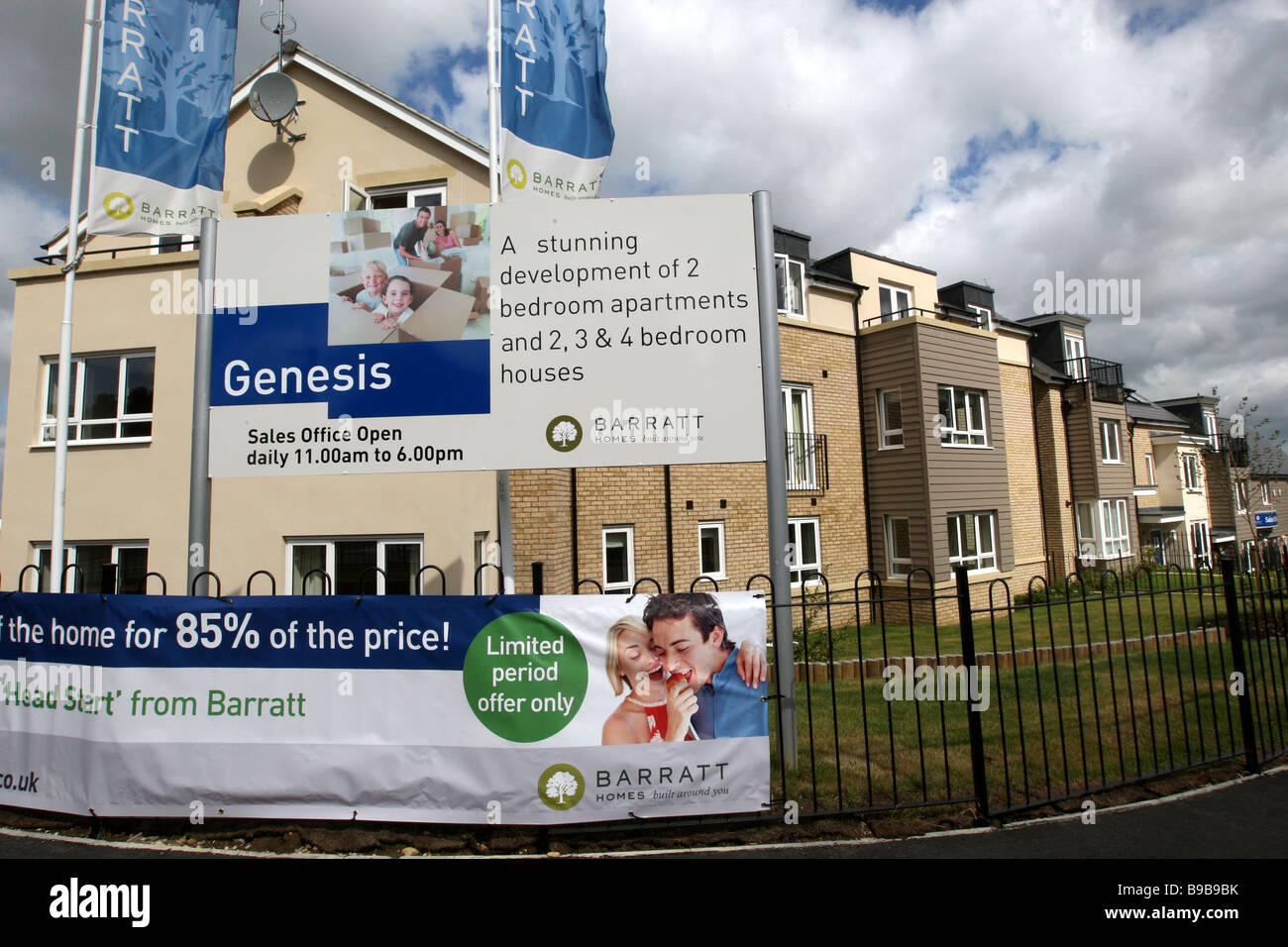 UK house builder Barratt Developments new housing estate Stock Photo ...