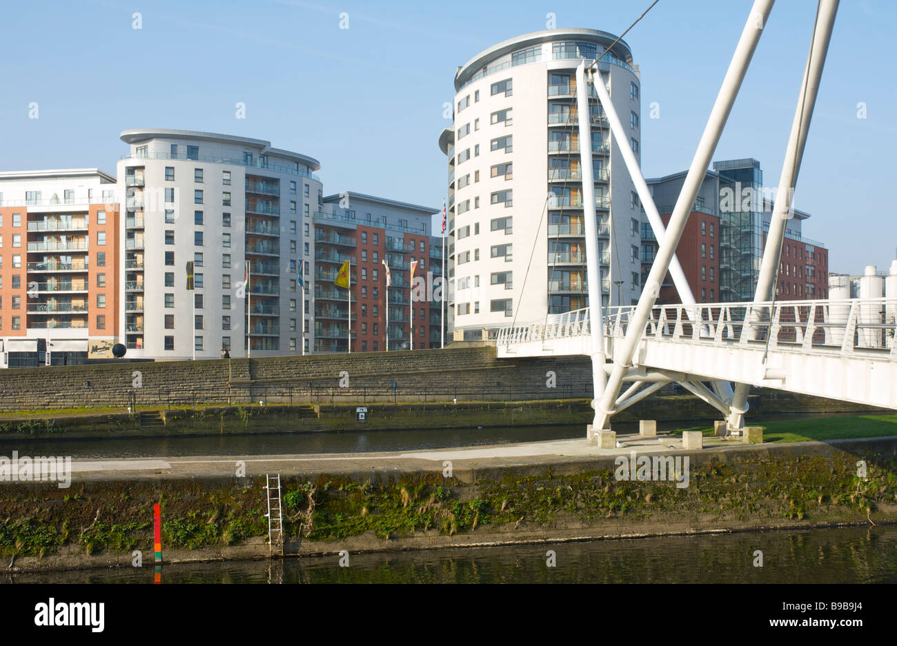 Knight's Way Bridge over the River Aire, Clarence Dock, Leeds, West ...