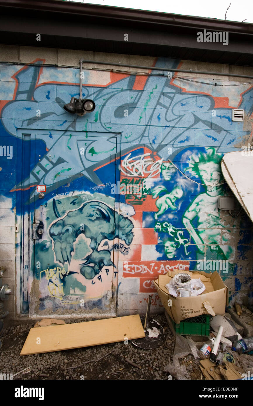 Graffiti and garbage hi-res stock photography and images - Alamy