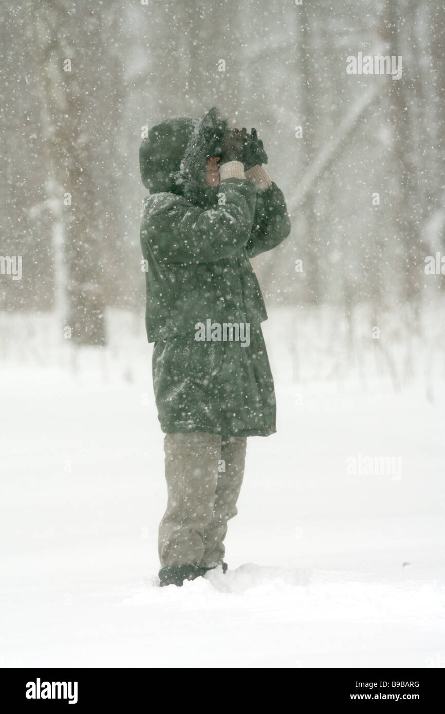 Person birdwatching birding hi-res stock photography and images - Alamy