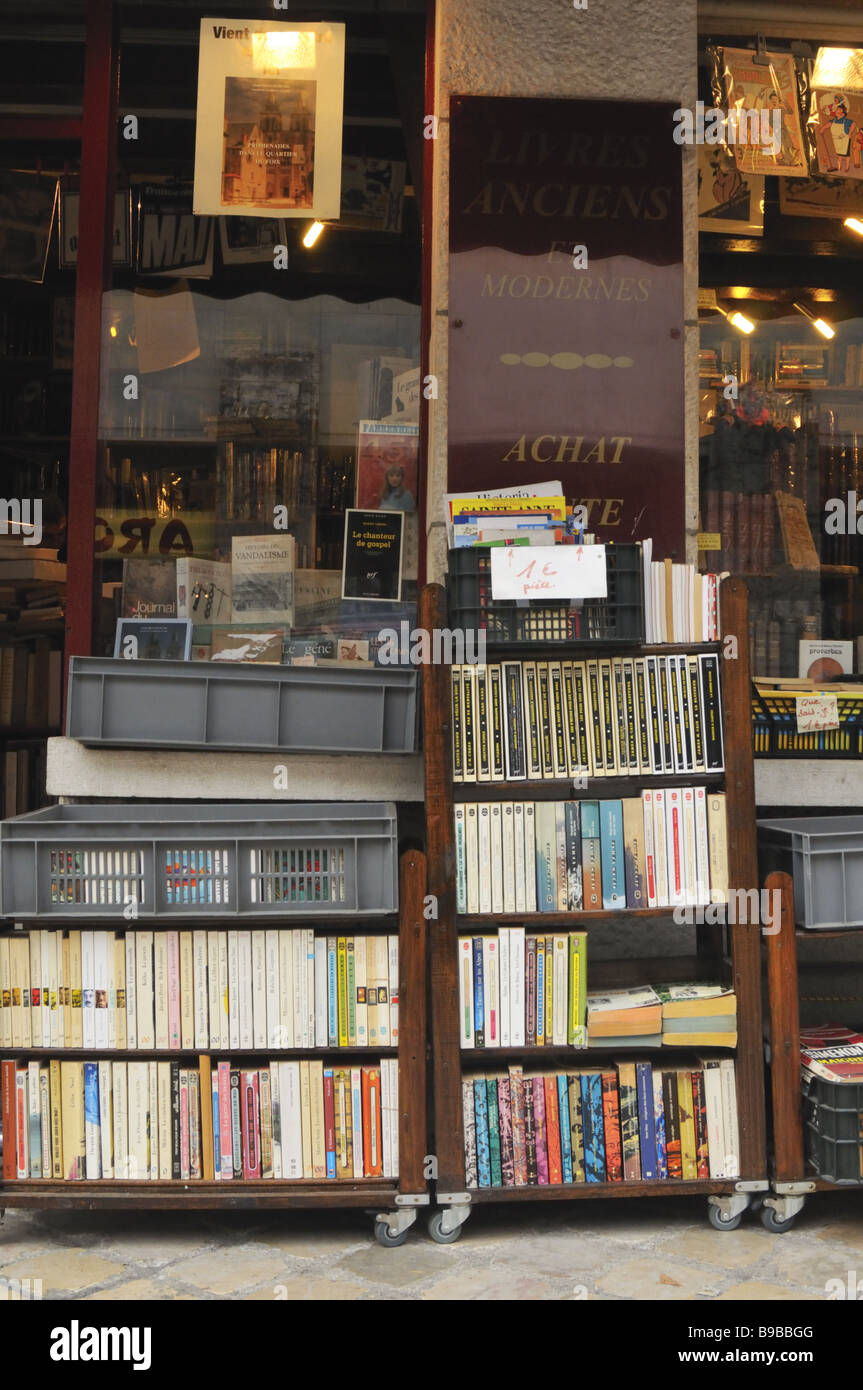 Stack of books outside a Frecnh bookshop Stock Photo - Alamy