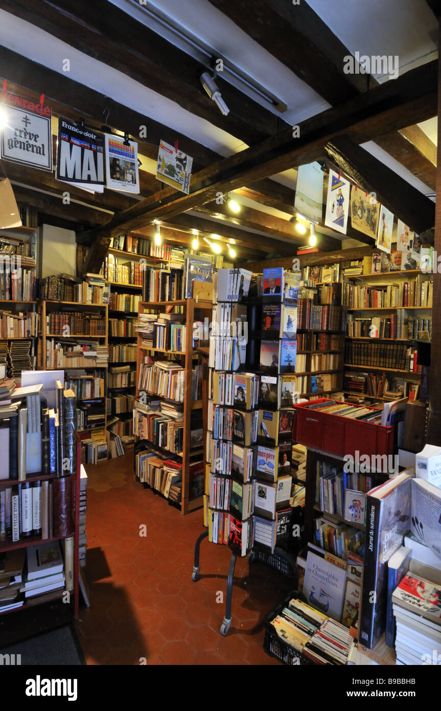 Book shop interior hi-res stock photography and images - Alamy