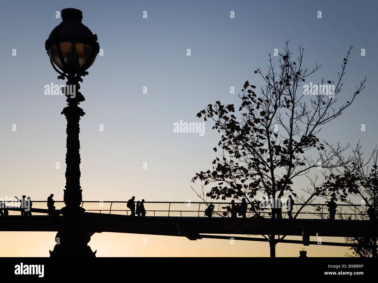 London, UK. Millennium Bridge at sunset Stock Photo - Alamy