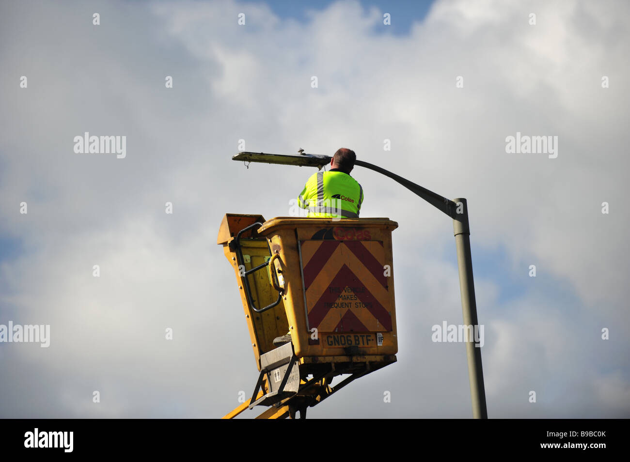 Street light uk repair hi-res stock photography and images - Alamy