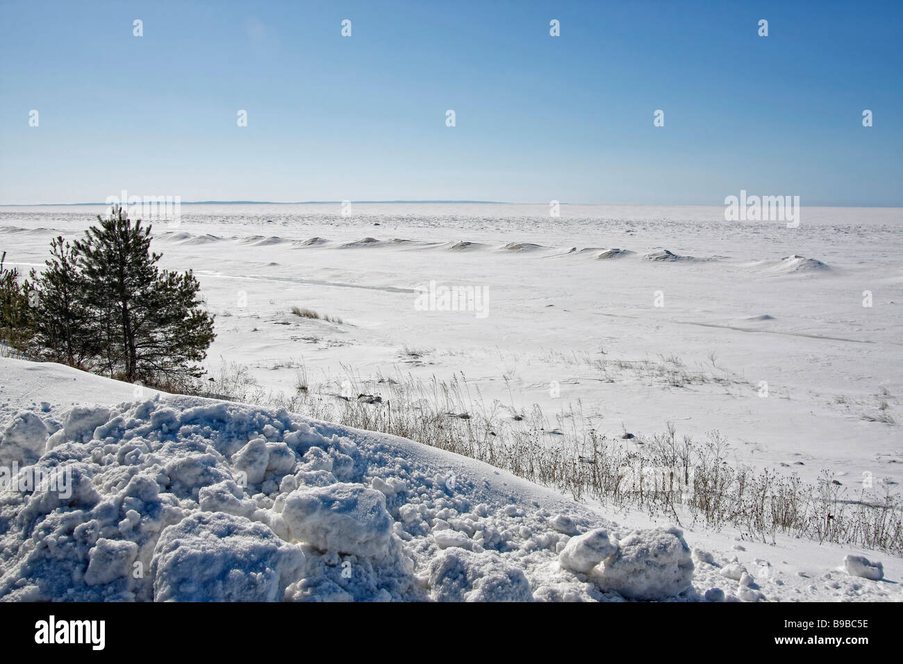 Frozen lake michigan top view hi-res stock photography and images - Alamy