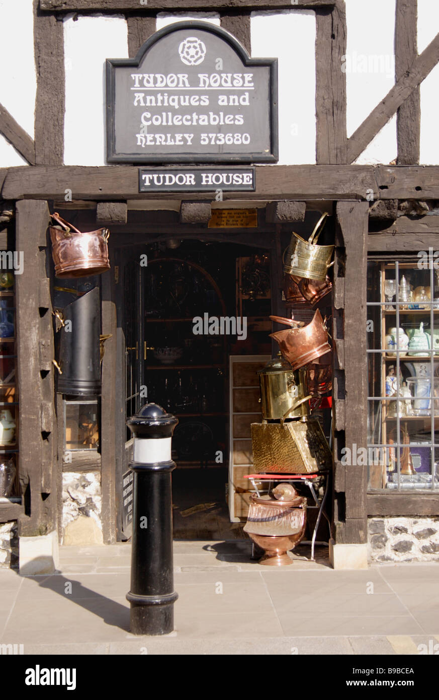 Tudor Shop High Resolution Stock Photography and Images - Alamy