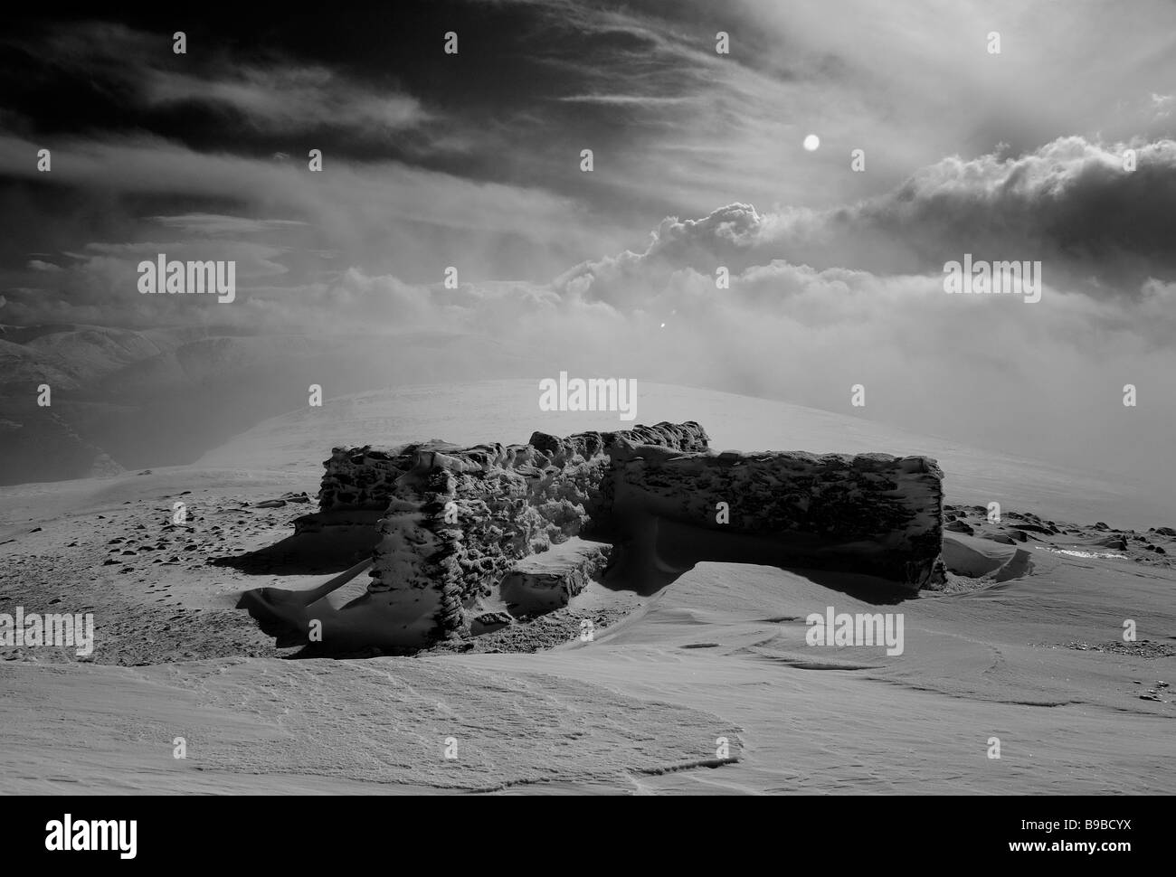 Peak district snow england Black and White Stock Photos & Images - Alamy