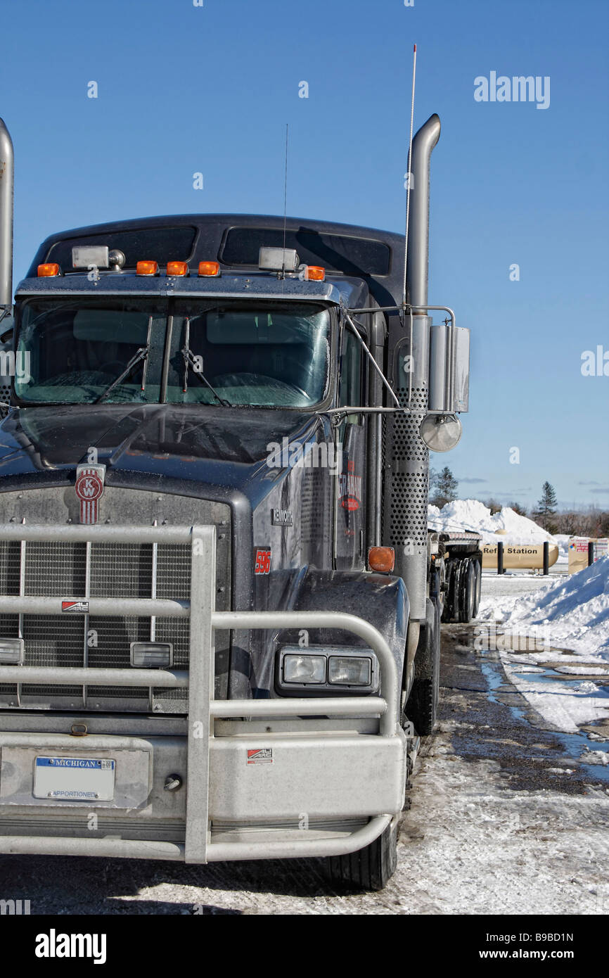 Kenworth truck front hi-res stock photography and images - Alamy