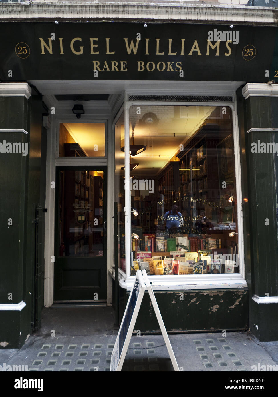 Rare books bookshop hi-res stock photography and images - Alamy