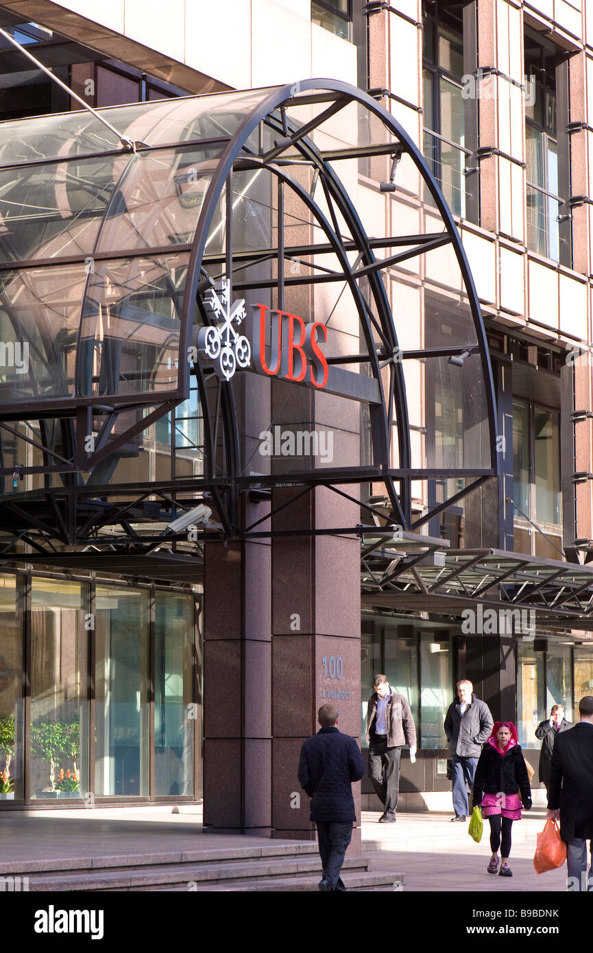 The ubs bank in the city of london hi-res stock photography and images ...
