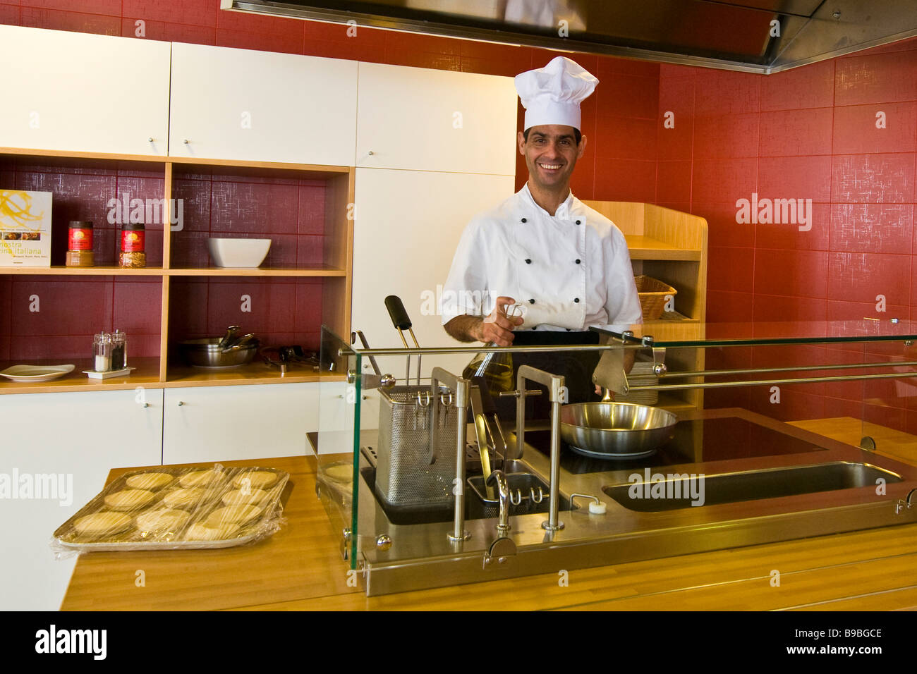 Self cooker hi-res stock photography and images - Alamy