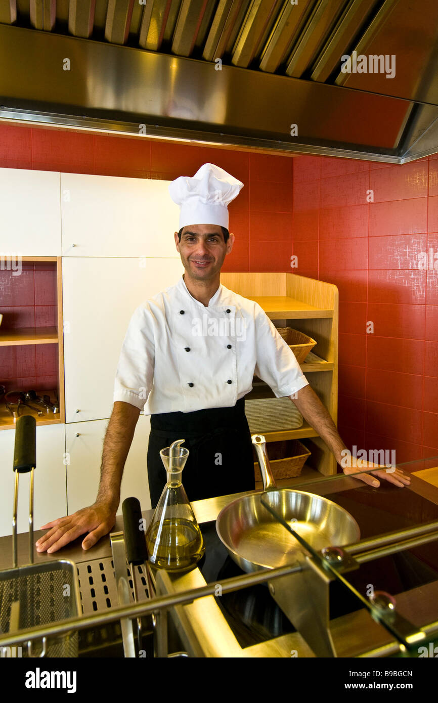 Self cooker hi-res stock photography and images - Alamy