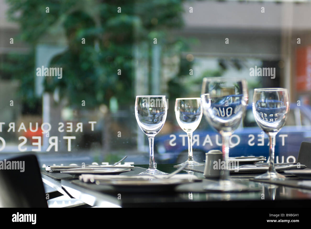 Restaurant Table Setting High Resolution Stock Photography and Images ...