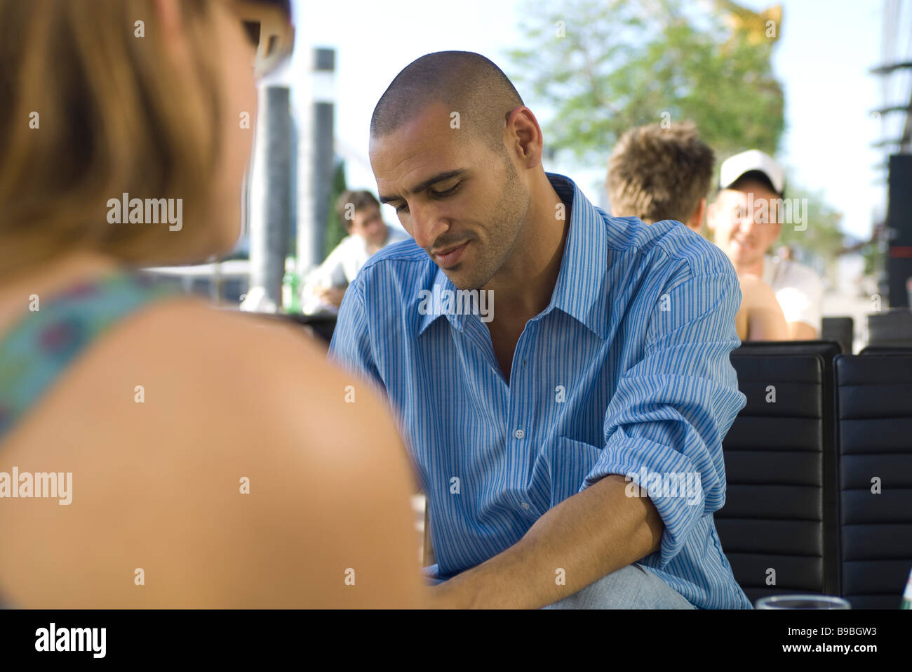 Middle ground cafe hi-res stock photography and images - Alamy