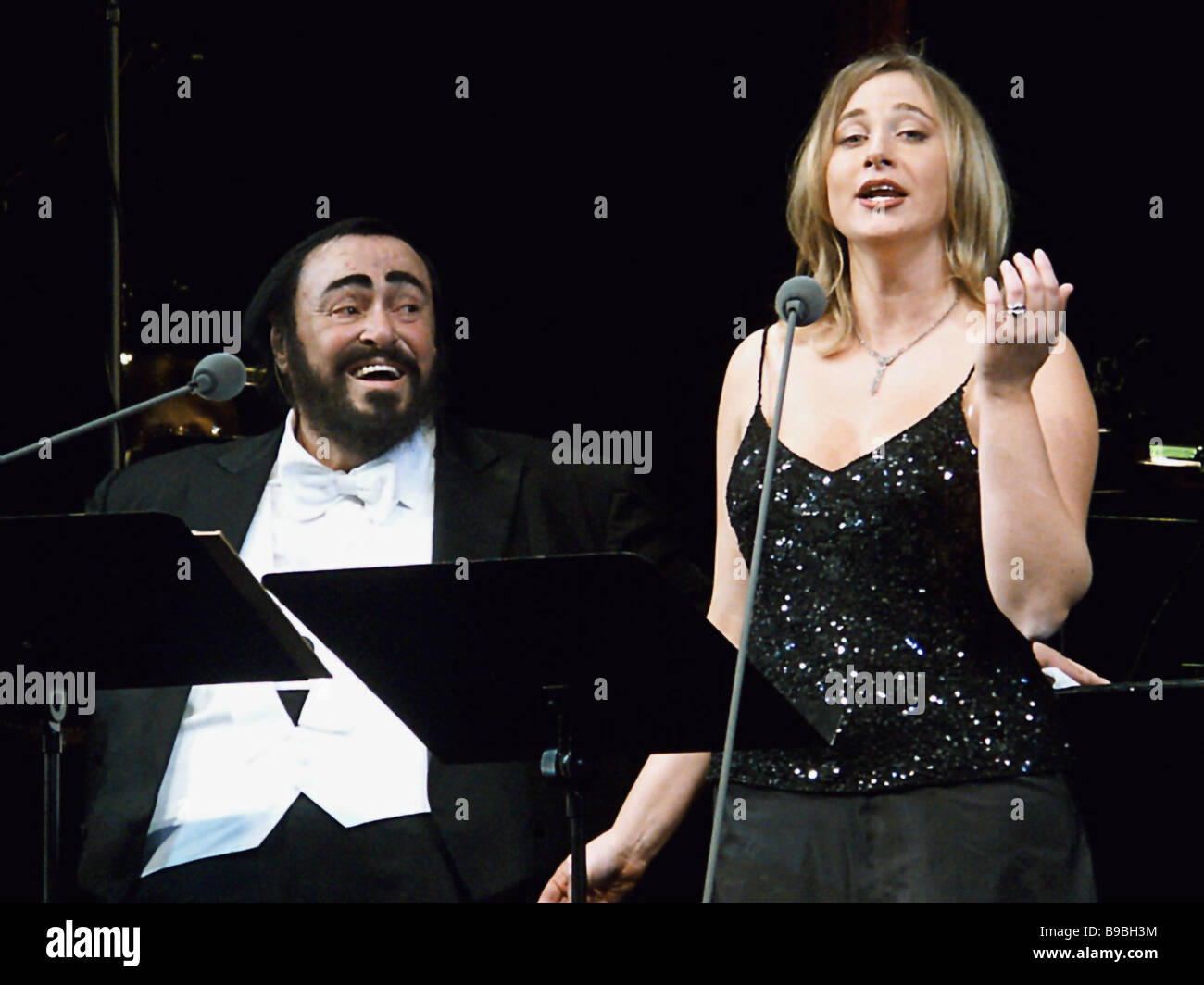 Famous Italian tenor Luciano Pavarotti performing in the State Kremlin ...