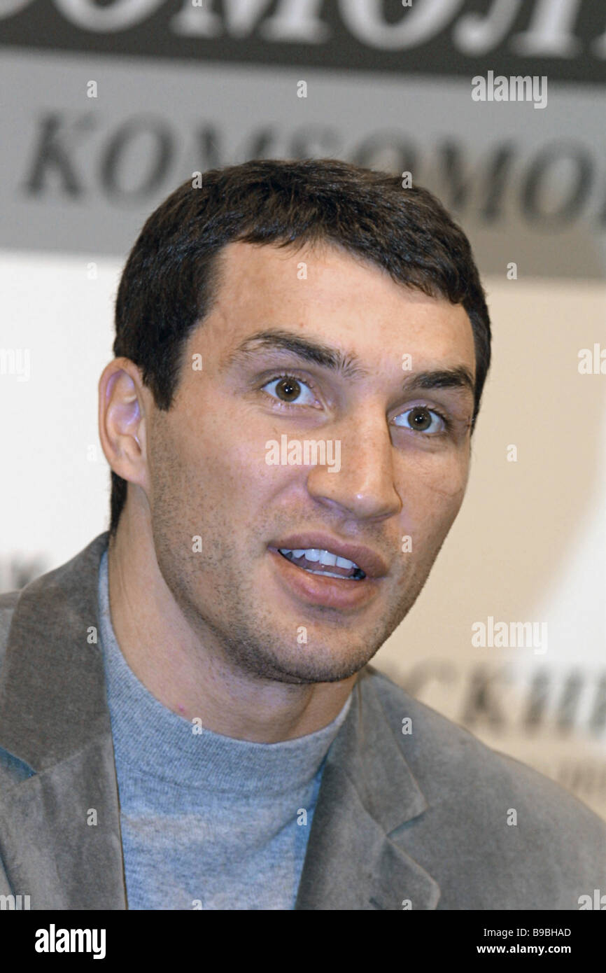 Heavyweight boxing champion Vladimir Klichko at a news conference Stock ...