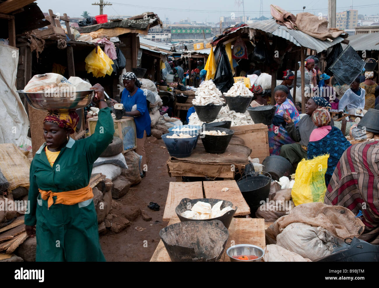 Kumasi market hi-res stock photography and images - Alamy
