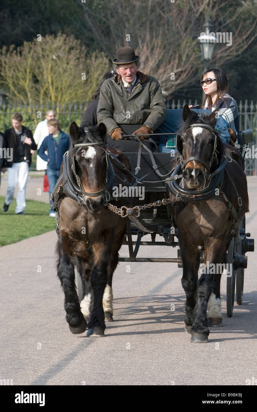 Windsor long walk carriage hi-res stock photography and images - Alamy